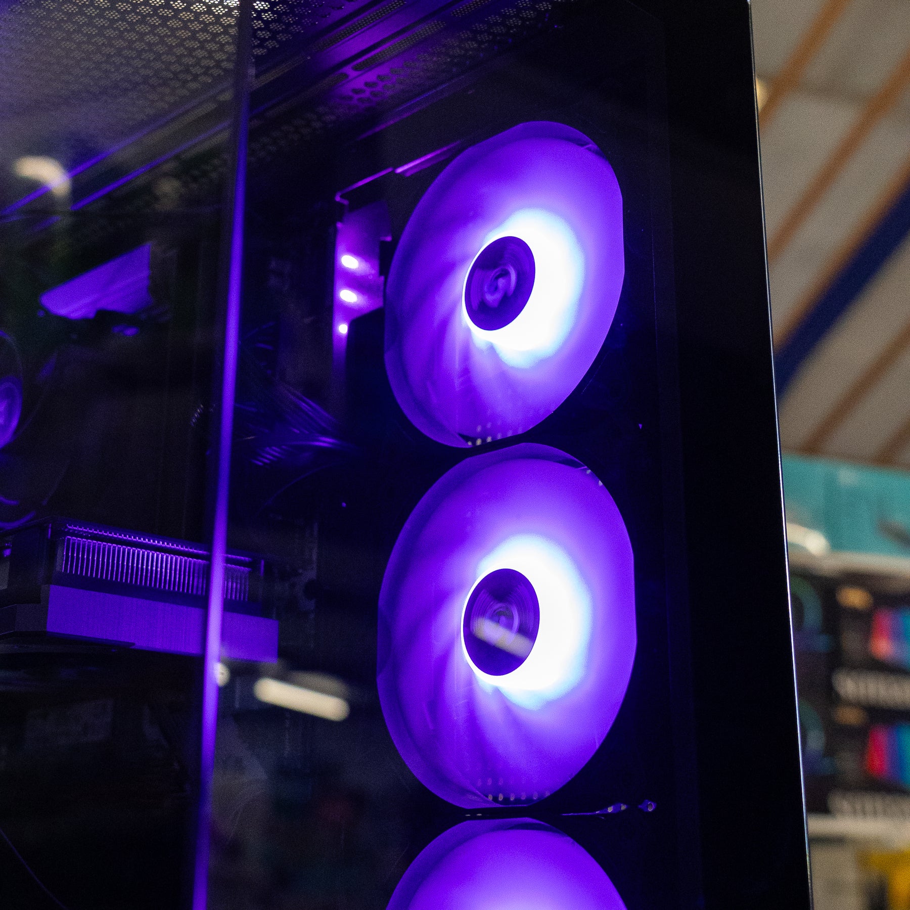 Pro Gaming Computer - Fri fragt over 899,- hos Geekd